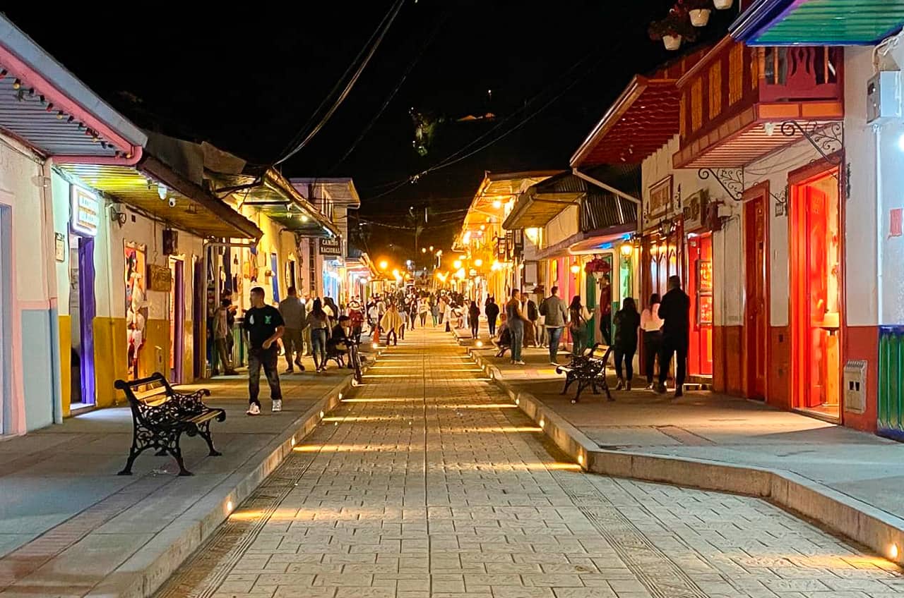 Inauguran oficialmente la Calle Real de Salento que estrena renovación ...